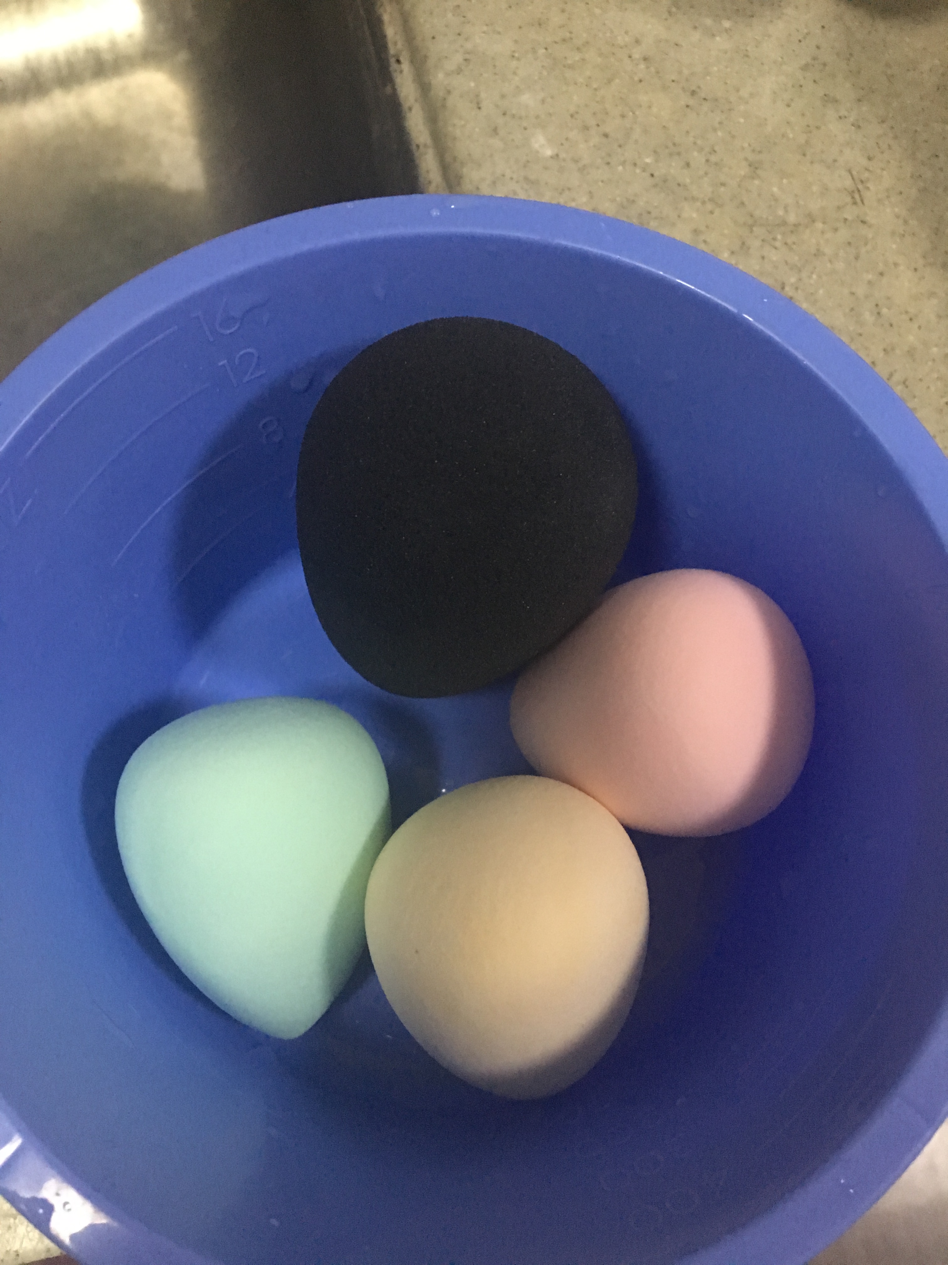 REVIEW: DAISO Puff Sponge Detergent